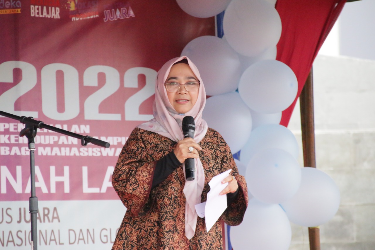 Penampilan Pentas Seni Mahasiswa Tutup PKKMB Politala 2022 - Politala