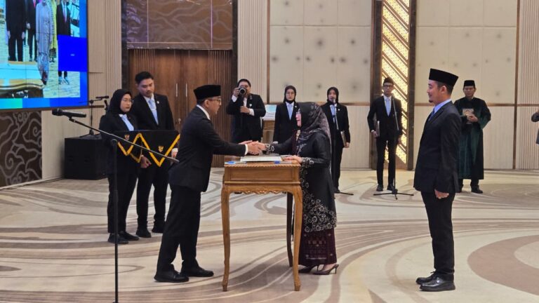 Dr. Meldayanoor Resmi Dilantik Sebagai Direktur Politeknik Negeri Tanah ...